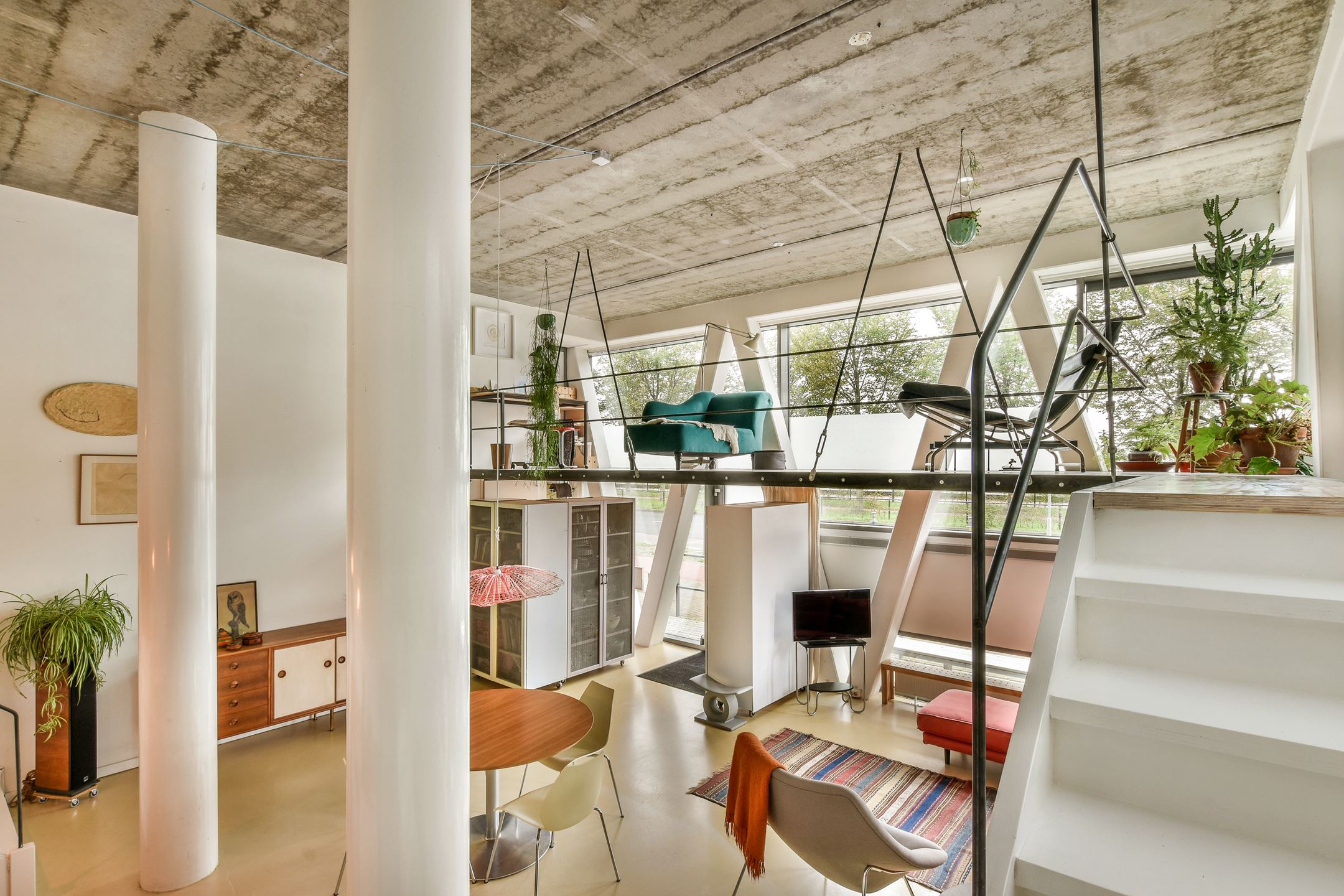 Un loft au style mid-century près de l'eau à Amsterdam