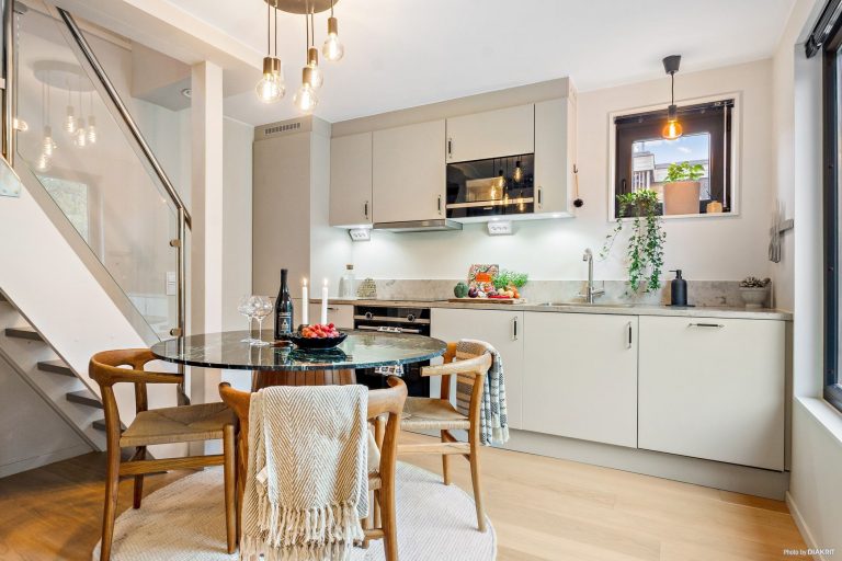 Cette petite maison en bois de 42m2 a tout d'une grande ! (avec plan)
