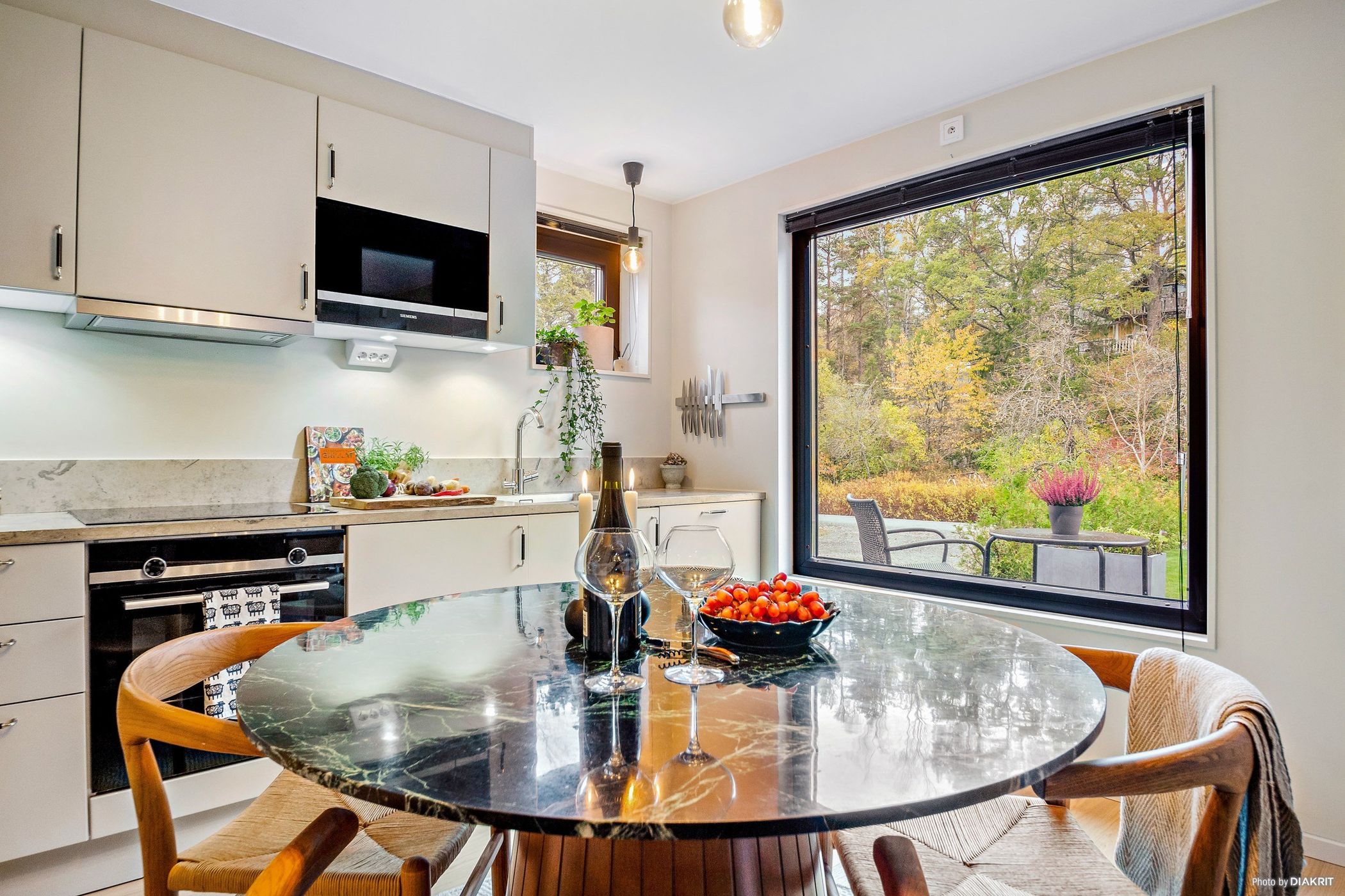 Cette petite maison en bois de 42m2 a tout d'une grande ! (avec plan)