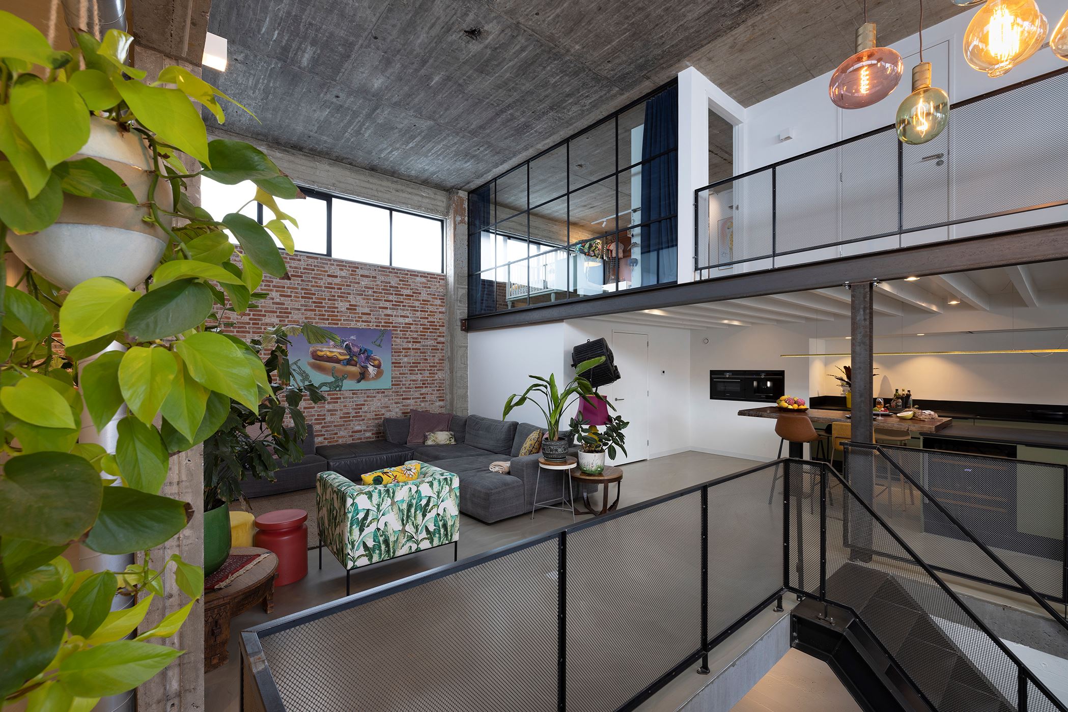Un loft urbain et multi-niveaux à la décoration moderne à Rotterdam