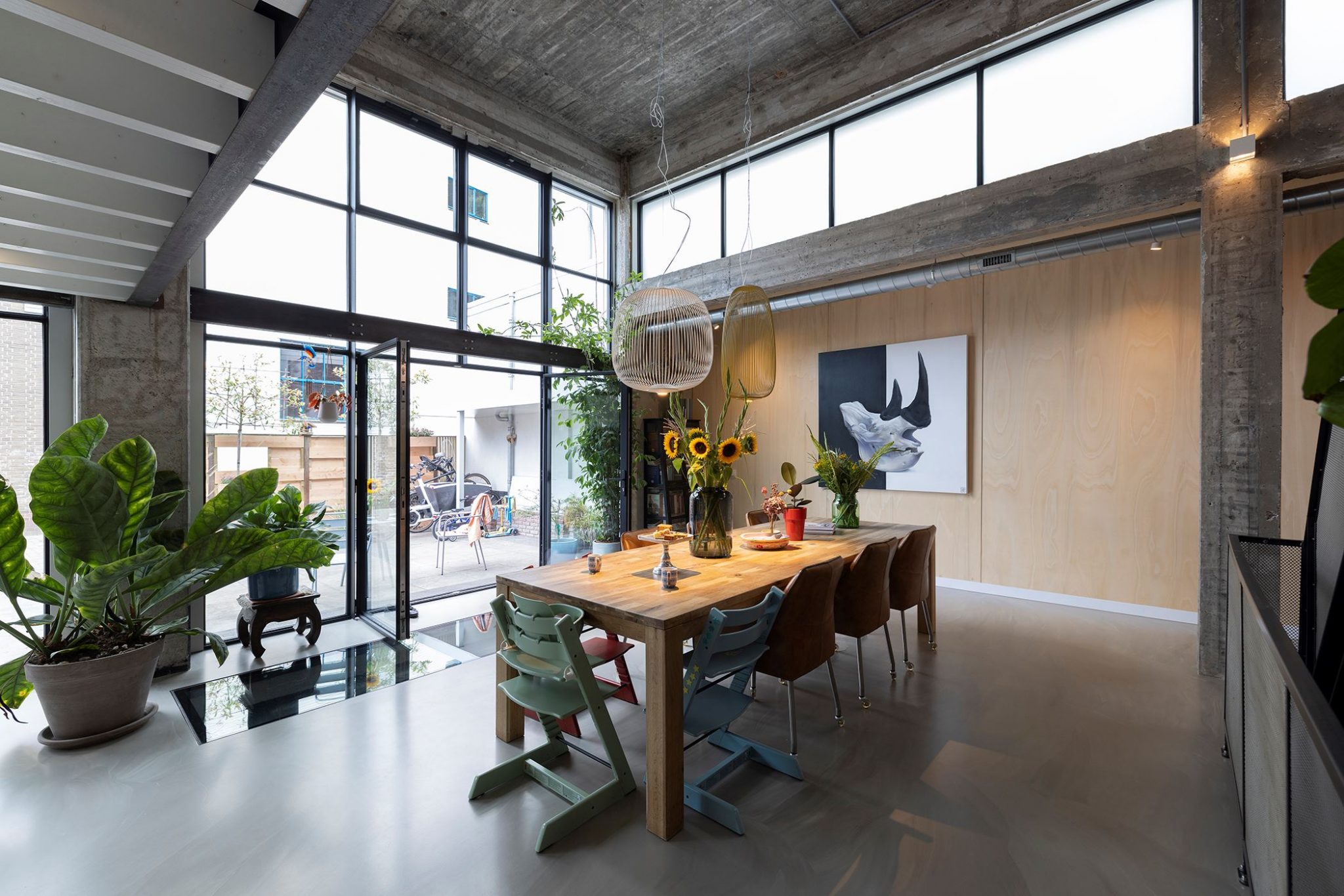 Un loft urbain et multi-niveaux à la décoration moderne à Rotterdam