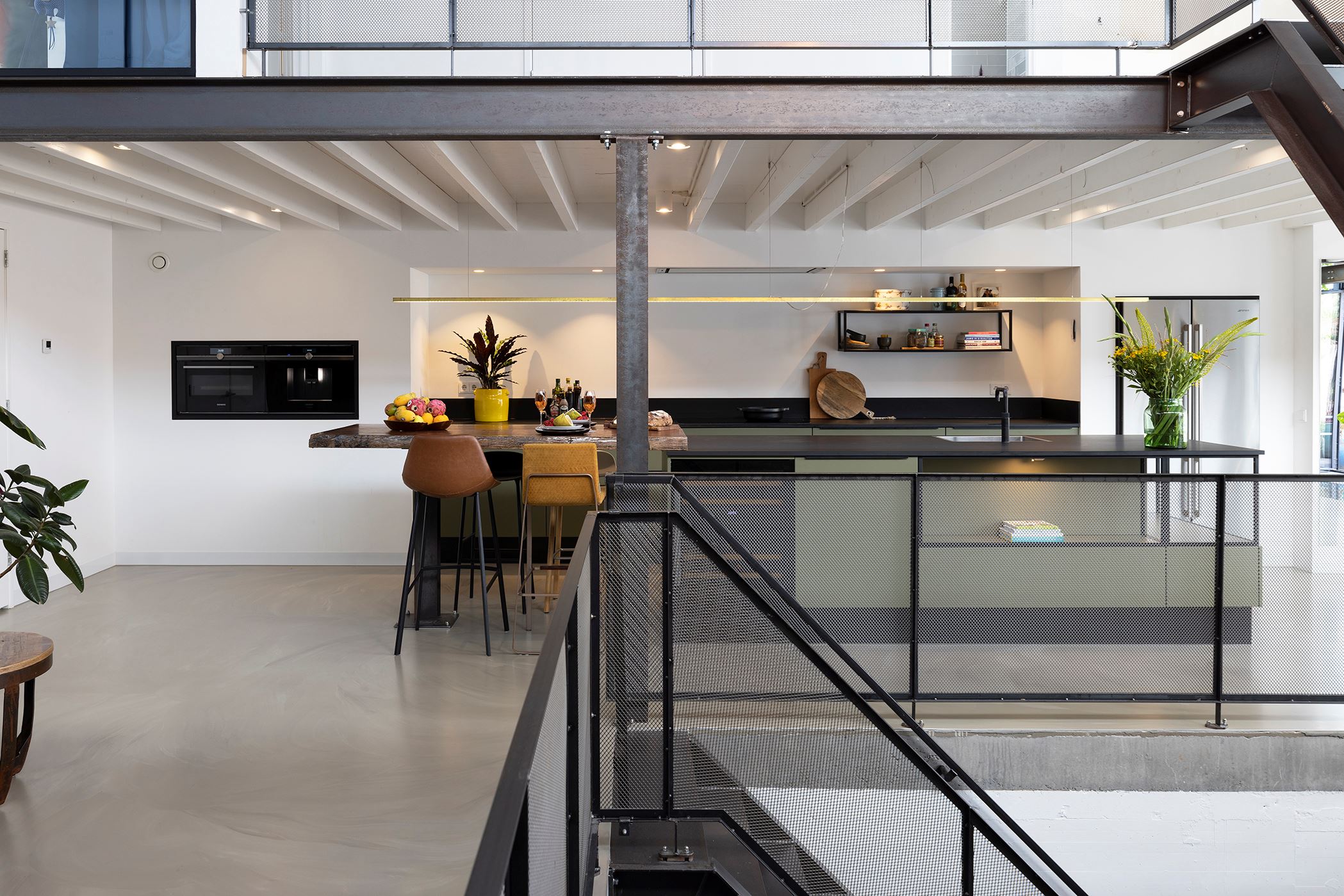 Un loft urbain et multi-niveaux à la décoration moderne à Rotterdam