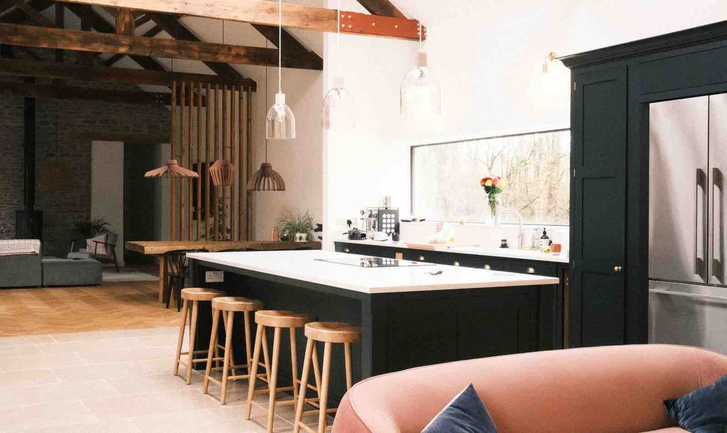 Une grange rénovée en style contemporain dans la campagne anglaise