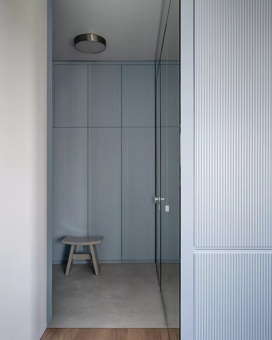 Un appartement de 29m2 sous le signe du design et du bleu