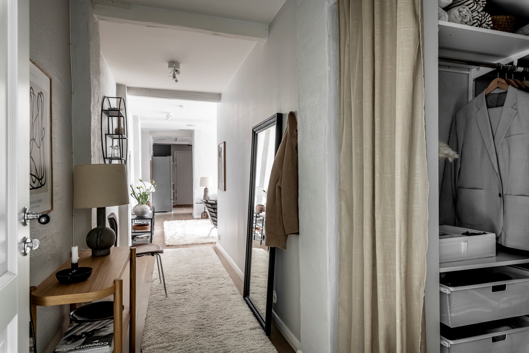 Un appartement blanc de 75m2 comme un cocon sous les toits