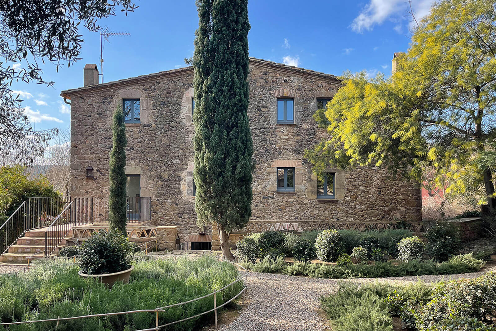 Une maison catalane en pierres anciennes à la décoration actuelle