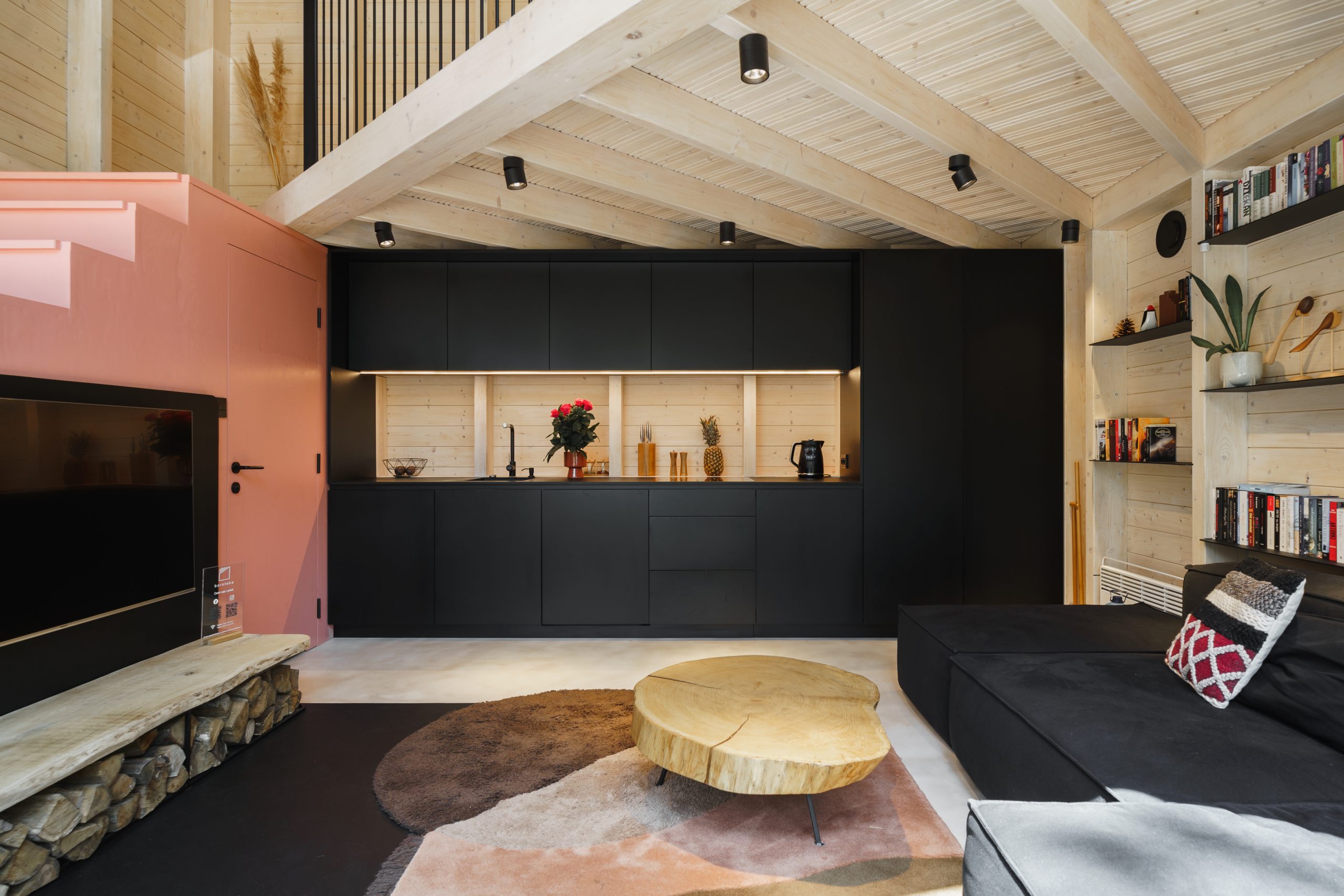 Une simple maison en bois de 40m2 à la personnalité unique