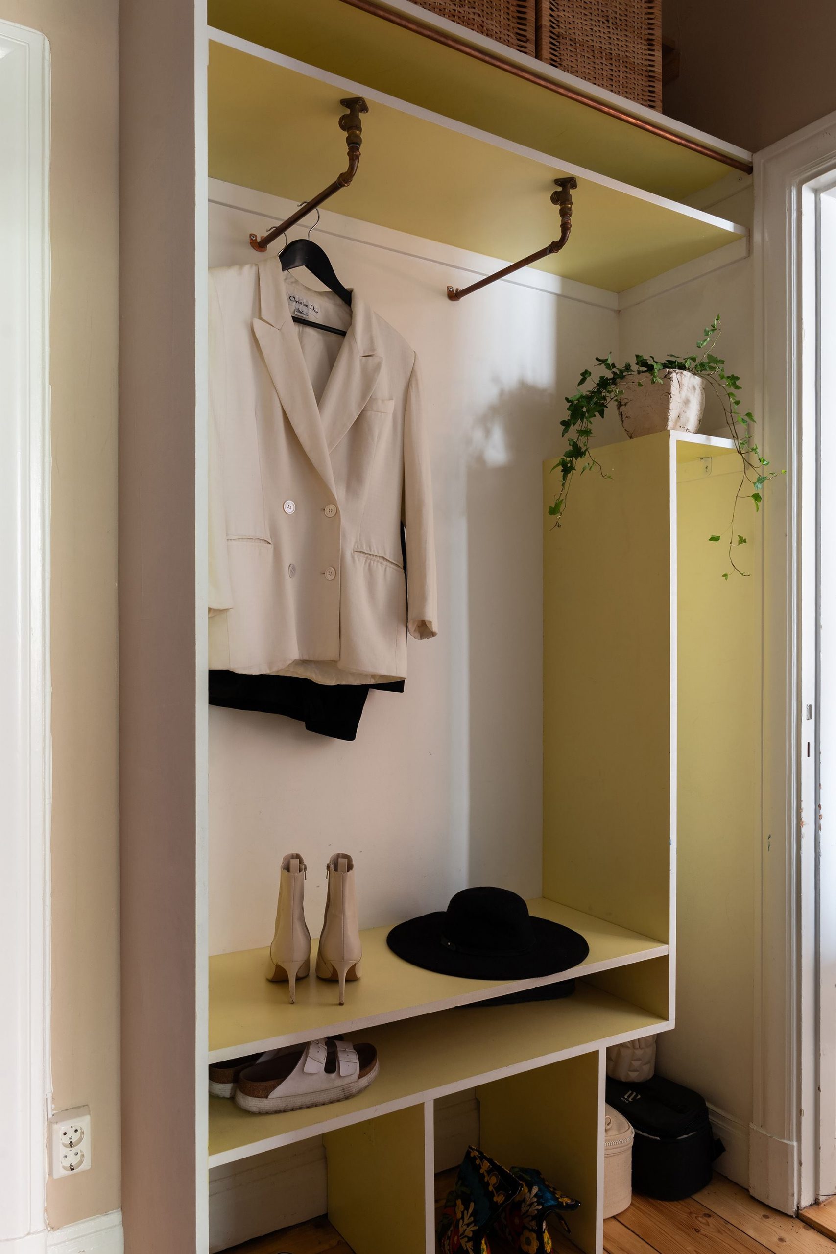 Un appartement de 45m2 à l'esprit vintage et aux couleurs fortes