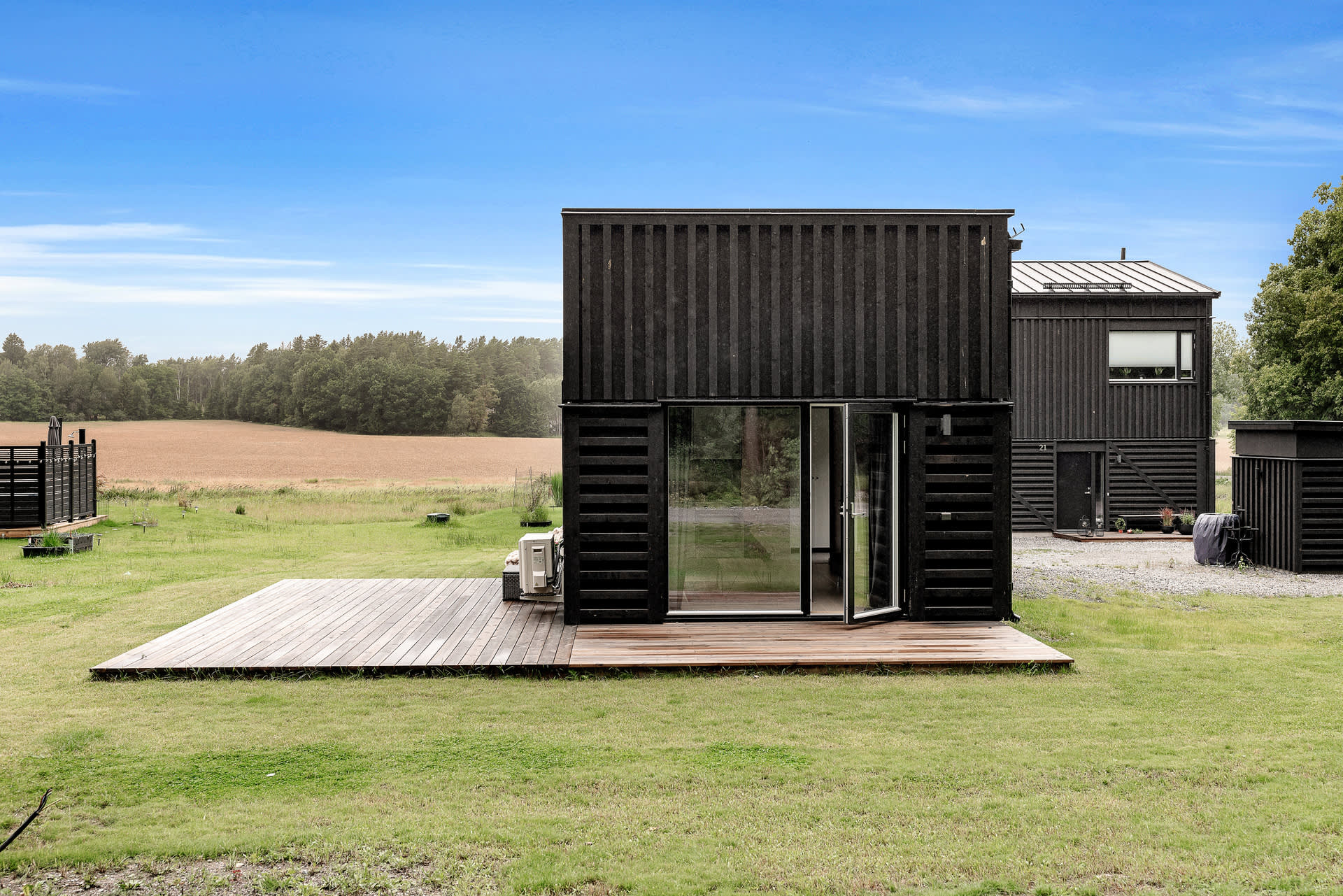 Une maison container de 30m2 au bord de l'eau (avec plan)